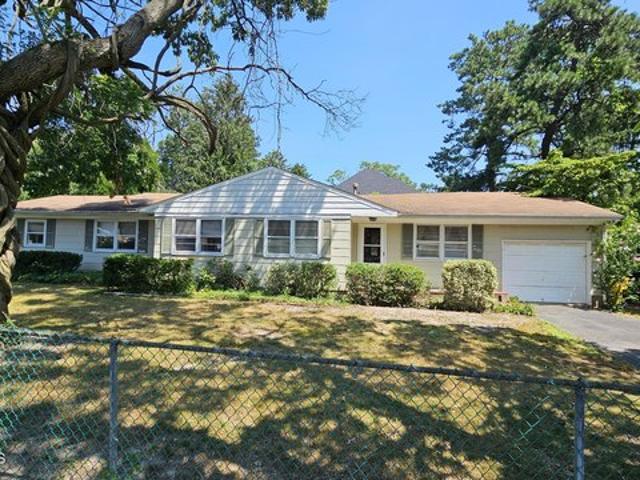 133 Yale Dr, Lakewood, NJ 08701