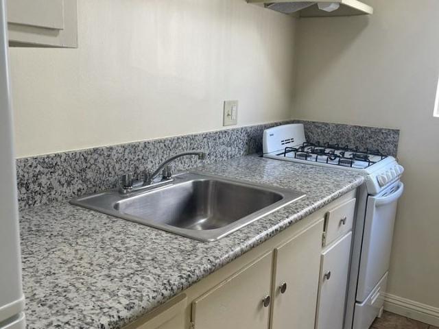 13444 13460 Prairie Ave. Studio Apartment for Rent at 13444 Prairie Ave, Hawthorne, CA 90250 East Hawthorne