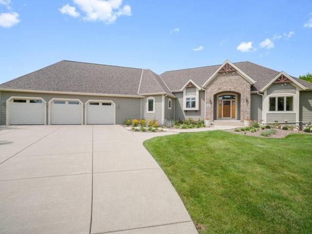 13445 N Laurel Ln, Mequon, WI 53097