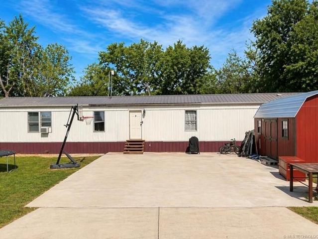 13445 New Lake Rd, Henryetta, OK 74437