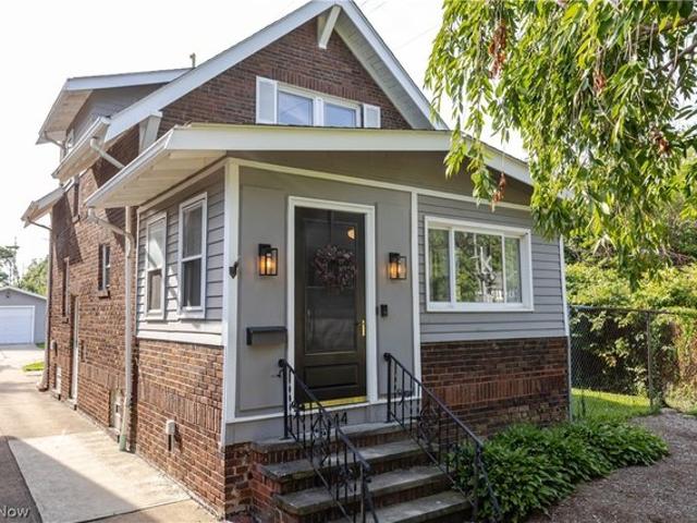 1344 Manor Park Ave, Lakewood, OH 44107