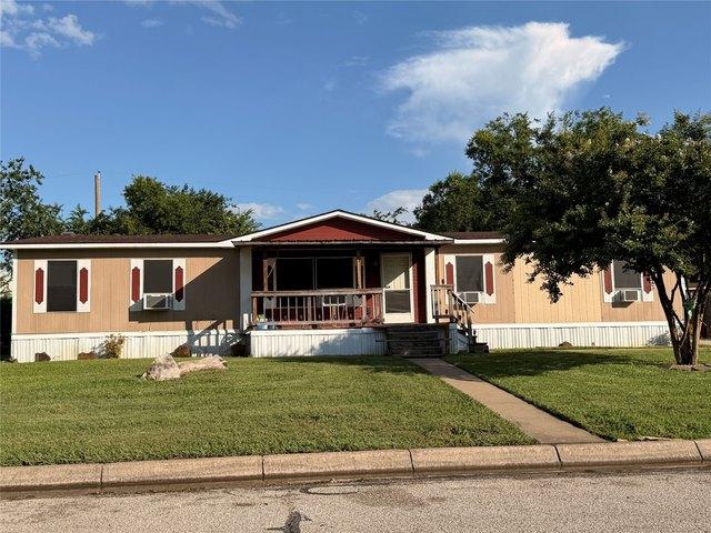 1344 Honeysuckle Dr, Mansfield, TX 76063