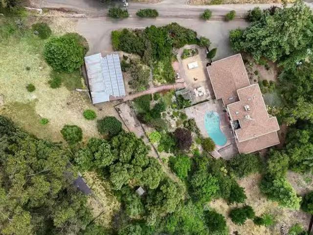 13450 SKYLINE BLVD, OAKLAND, CA 94619 Single Family Residence.