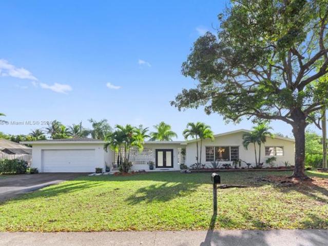 13455 SW 100th Ct, Miami, FL 33176