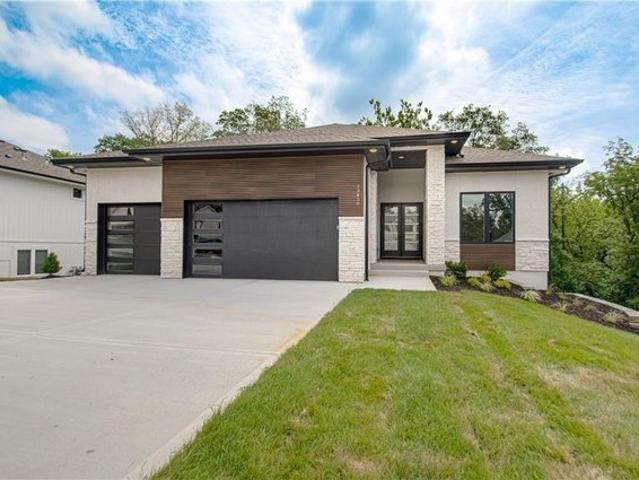 13458 Terrace Park Dr, Parkville, MO 64152