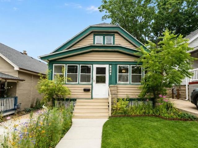 1345 N 68th St, Wauwatosa, WI 53213