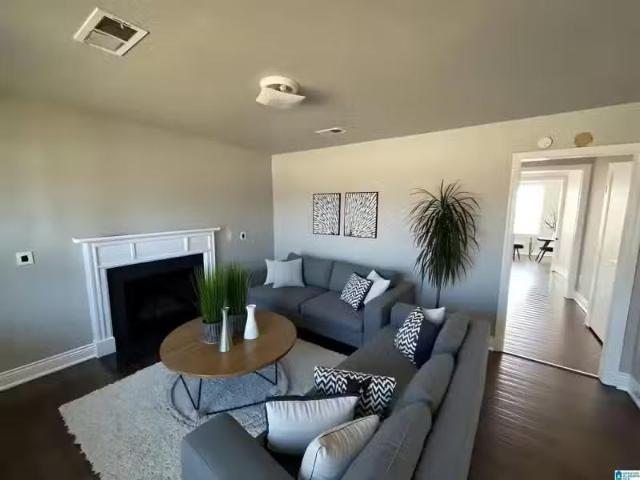 1345 AVENUE V, BIRMINGHAM, AL 35218 Single Family Residence Fo.