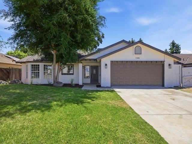 1345 E Vine Ct, Visalia, CA 93292