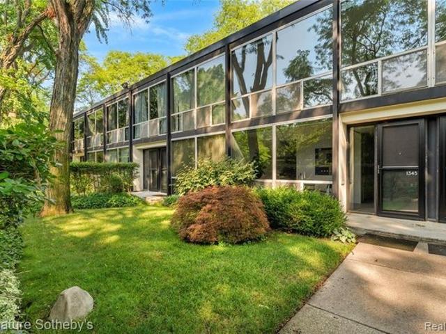 1345 Joliet Pl, Detroit, MI 48207