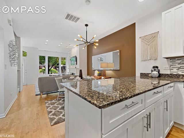 1345 S Indiana Pkwy, Chicago, IL
