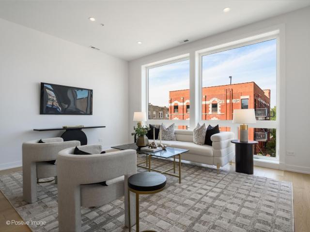 1345 W Grand Avenue # 4N