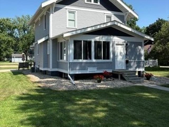 1345 6th Ave N, Windom, MN 56101