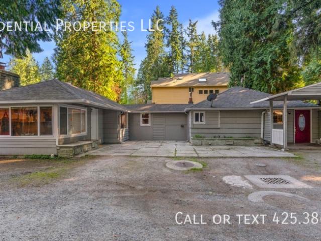 13461 Redmond Way, 3 beds, 2 full and 1 half baths