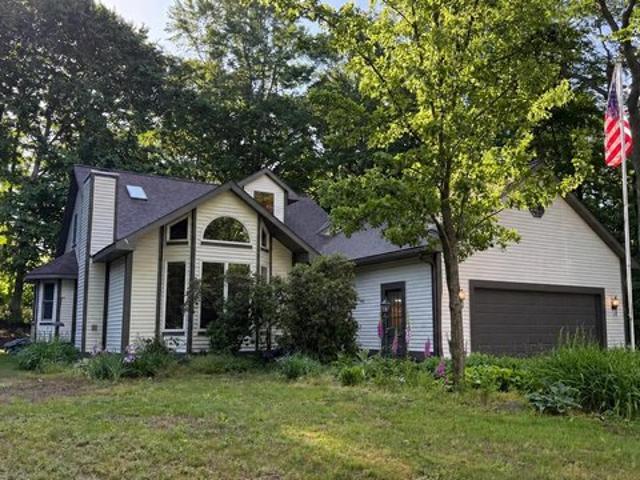 13462 Lakeshore Ave, Grand Haven, MI 49417