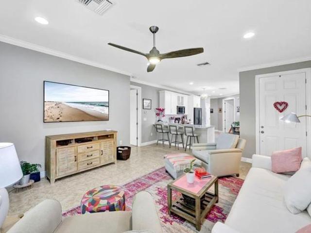 13466 Kent St, Naples, FL 34109