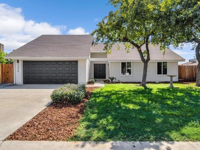 1346 N Eaton Ave, Dinuba, CA 93618