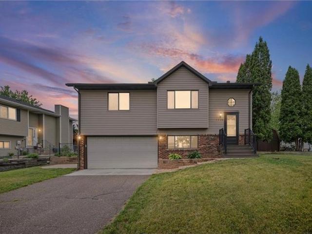 1346 Cope Ave E, Maplewood, MN 55109