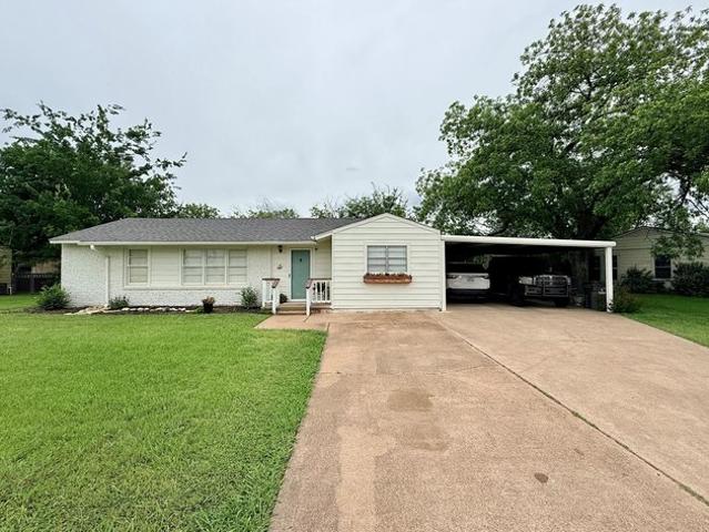 1346 Hillcrest Dr, Graham, TX 76450