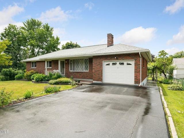 1346 Tracy Ave, Niskayuna, NY 12309