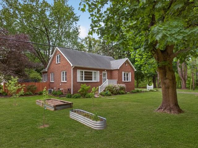1346 W Marquette Woods Rd, Saint Joseph, MI 49085