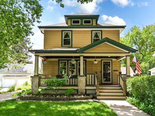 1347 N 71st St, Wauwatosa, WI 53213