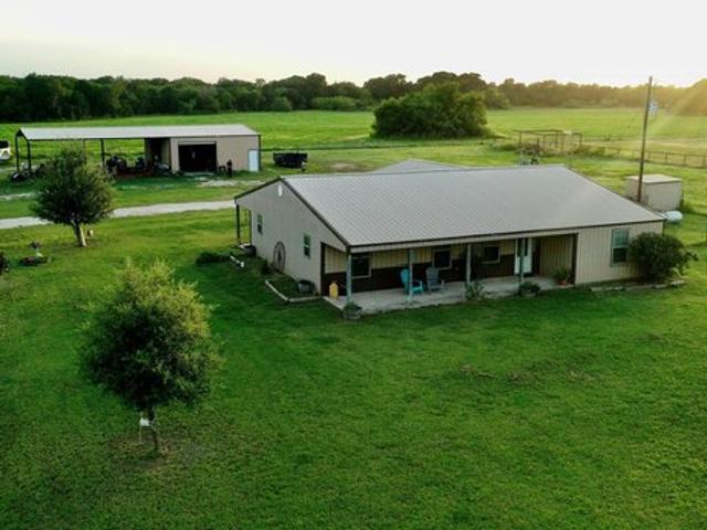 1347 Lcr 152, Mount Calm, TX 76673