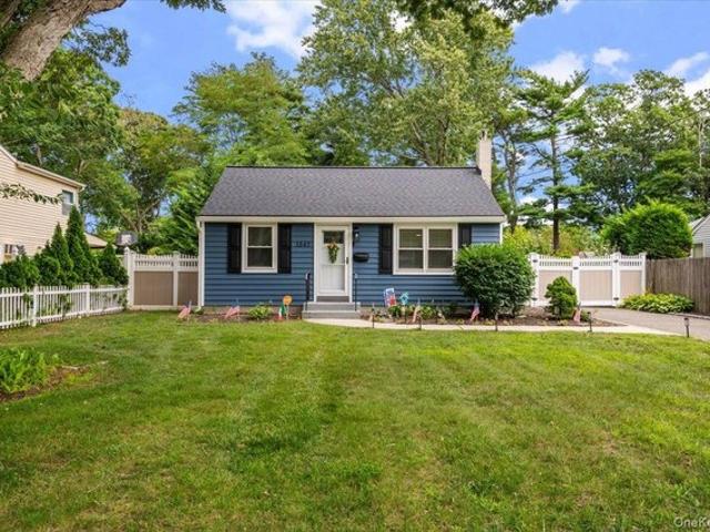 1347 Peters Blvd, Bay Shore, NY 11706