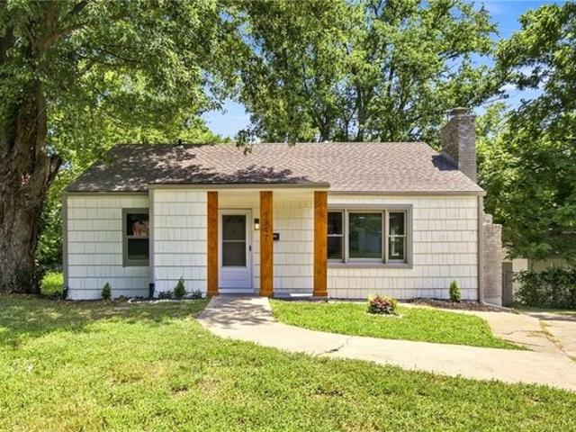 1347 S Hocker Ave, Independence, MO 64055