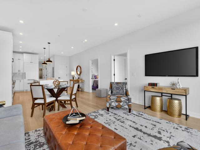 1347 W Grand Avenue # 3S