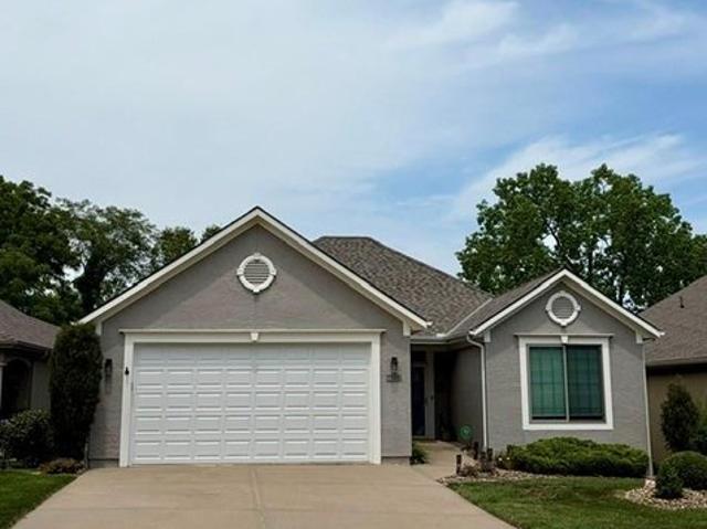 1348 SW Heartwood Dr, Lee's Summit, MO 64081