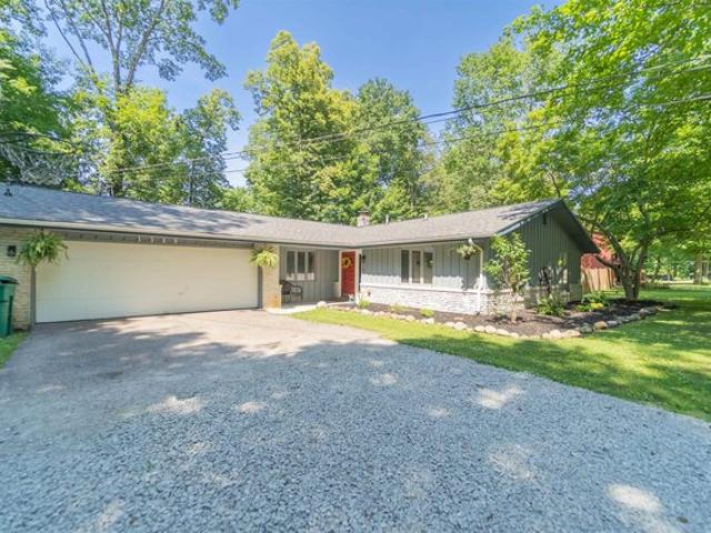 1348 W Oakdale St, Warsaw, IN 46580