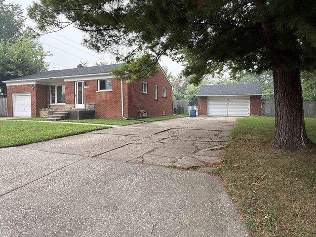 13490 Brainwood St, Warren, MI 48089