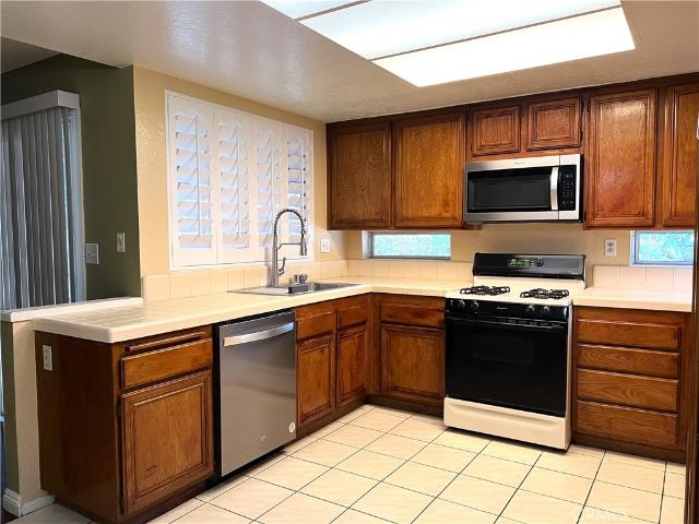 1349 Crestmont