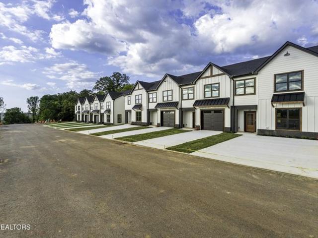1349 Grace Ridge Dr, Sevierville, TN 37862