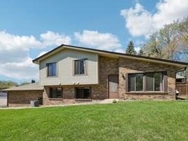 13400 Pepperwood Cir, Minnetonka, MN 55305