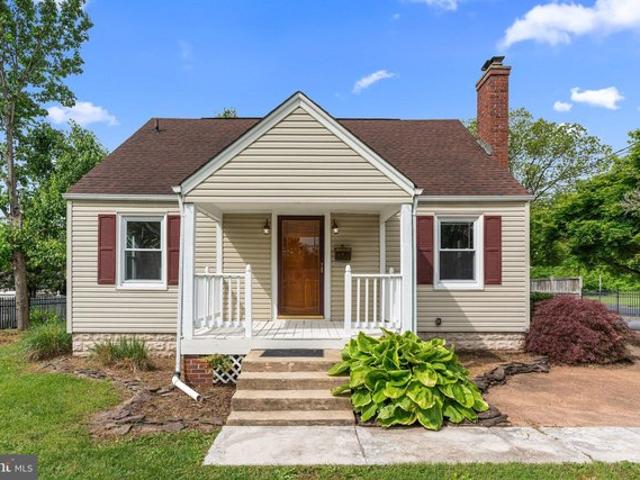 13406 Woodbridge St, Woodbridge, VA 22191