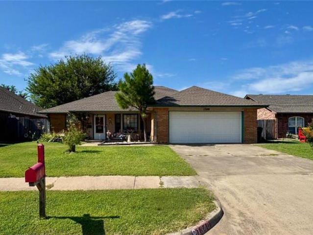 1340 NW 9th St, Moore, OK 73170