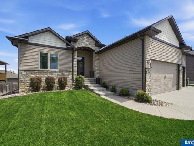 1340 Blue Spruce Dr, Lincoln, NE 68505