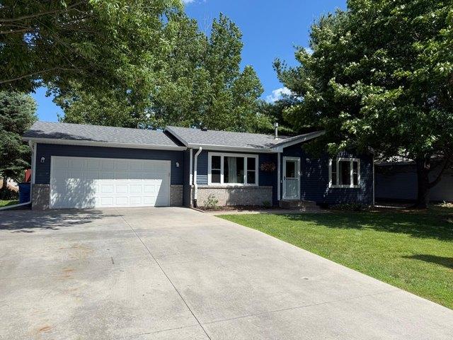 1340 Carriage Ln S, Cambridge, MN 55008