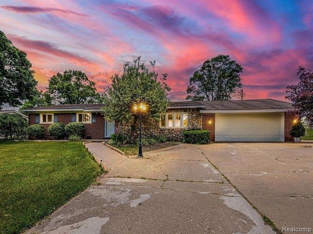1340 Foreland Dr, Oxford Township, MI 48371