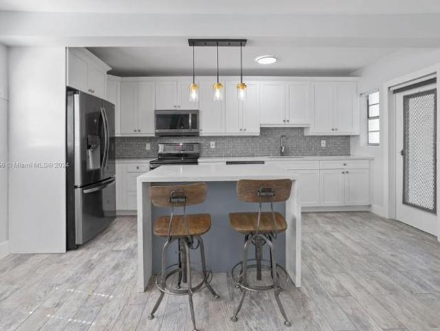 1340 Lincoln Rd #208, Miami Beach, FL 33139
