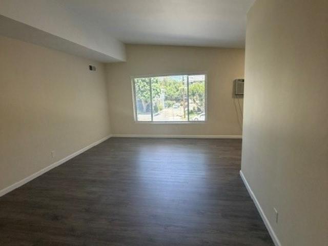 13418 Moorpark Street 4