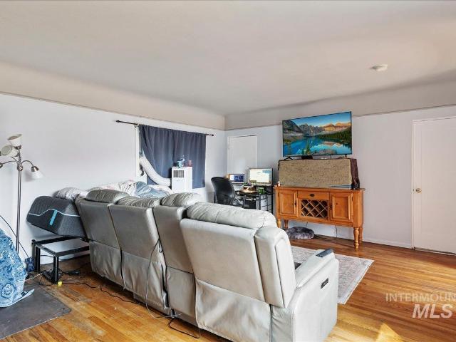 1341 N Mitchell