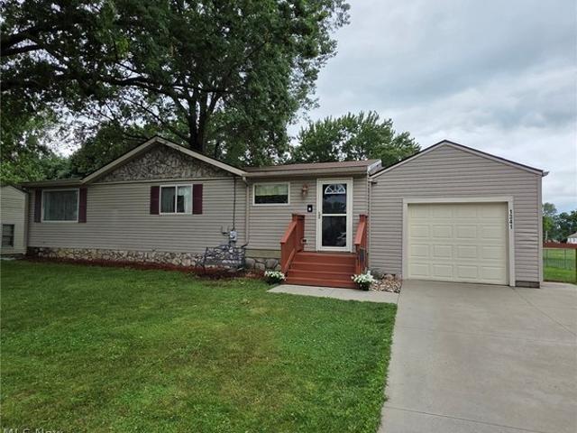 1341 Benton St, Barberton, OH 44203