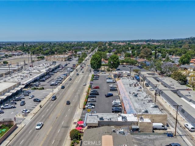 1341 E Chapman