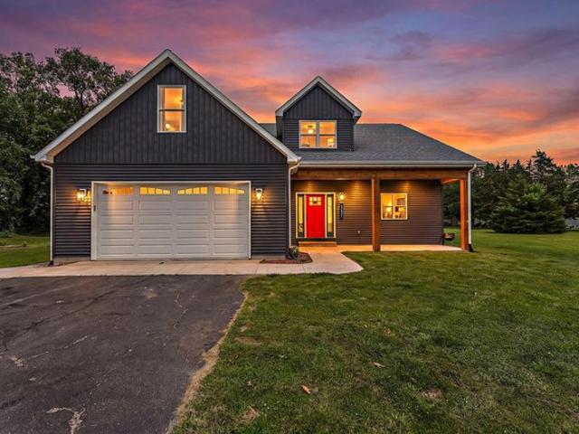 13421 N Oriole Dr, Wheatfield, IN 46392