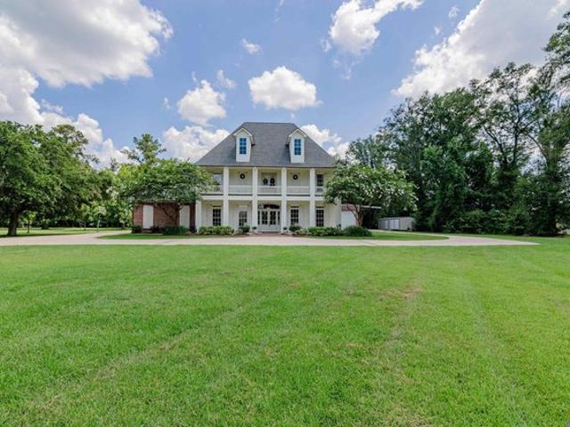 13427 Piney Pointe Rd, Gonzales, LA 70737