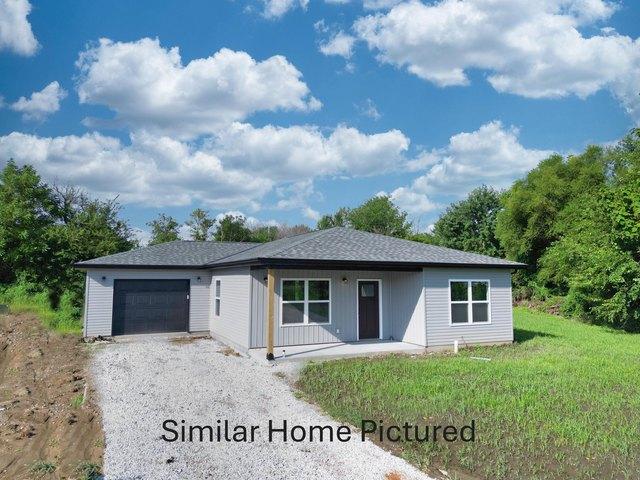 1338 E Bias Ln, Centralia, MO 65240
