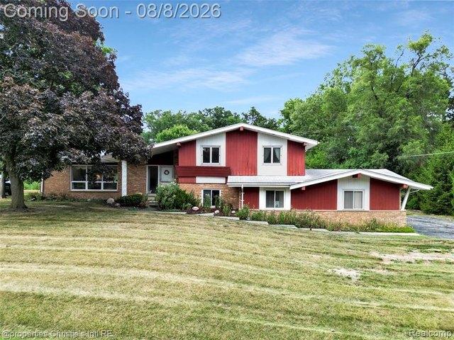 1342 Lake Crescent Dr, Bloomfield Hills, MI 48302