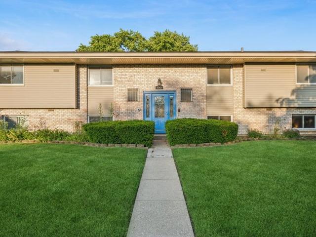 1342 S 14th St Apt B1, Saint Charles, IL 60174